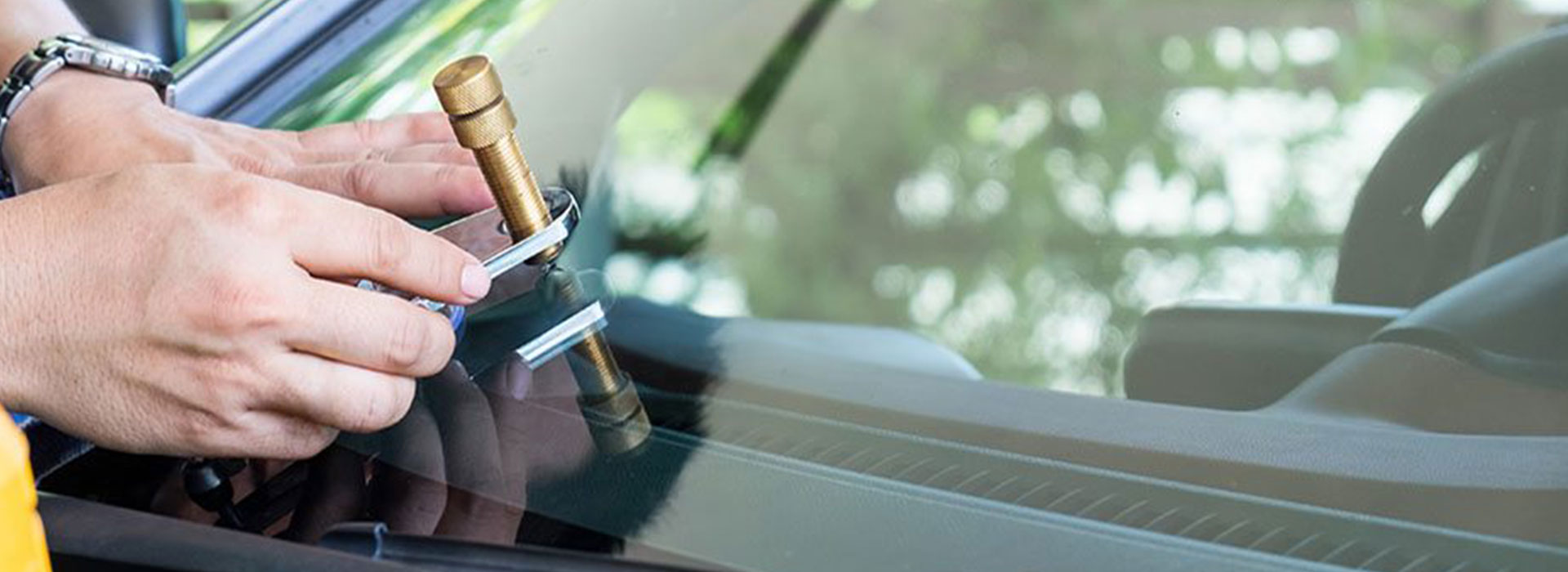 Windshield Repairs - Crown Autobody & Glass